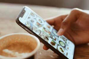 Así es como 'scrollear' en tu móvil afecta a tu cerebro: algunas claves ...