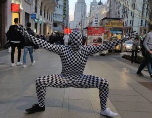 El Rey Enigma llega a Ibiza para montar un show de ajedrez único - La ...