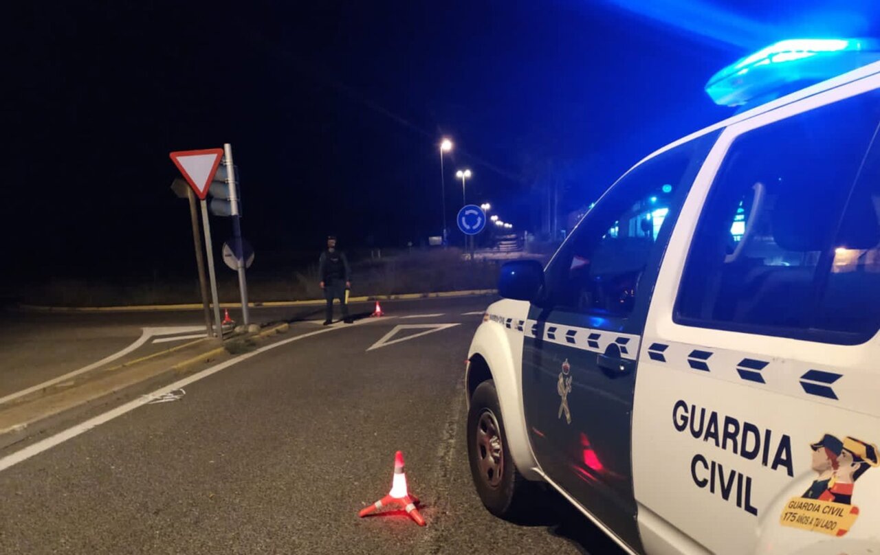 Complaint against two women for warning of a Civil Guard checkpoint in ...